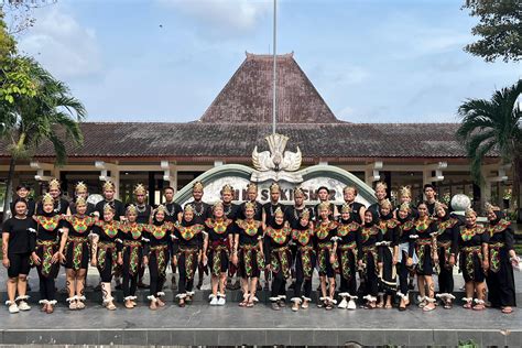 Ukm Paduan Suara Narawungngi Dasandriya Uty Raih Prestasi Nasional