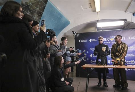 ФОТО Во засолниште во метростаница Украина избра претставник за