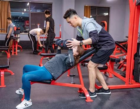 【图解】简单易懂！24组哑铃训练方法，让你一起来「动动看」 知乎