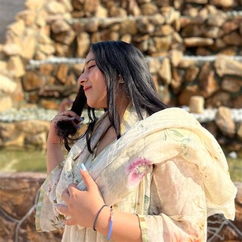 Khushi Choudhari Khushichoudhari27 • Threads Say More
