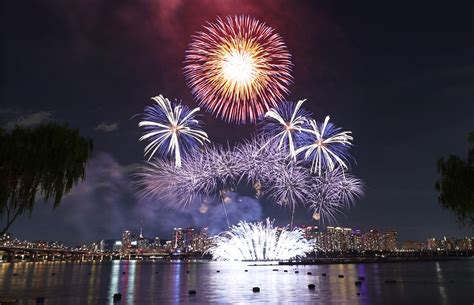 3년만에 서울 밤하늘 수놓은 불꽃축제 100만 관객 박수갈채
