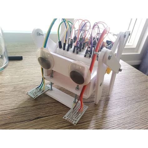 หุ่นยนต์อัตโนมัติเดินตามเส้นพื้นฐานด้วยวงจรอิเล็กทรอนิกส์ แบบพลาสวูด ประกอบ1ชุดประกอบเอง1ชุดรวม2