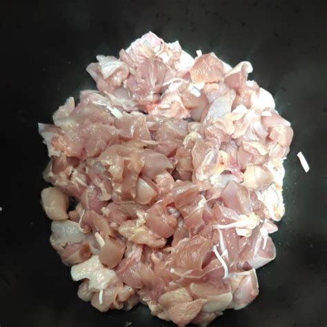 【小炒鸡腿肉的做法步骤图，小炒鸡腿肉怎么做好吃】我的猫叫抹白下厨房