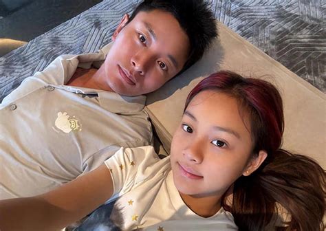 贾乃亮晒与甜馨10年前后合影照！父女俩颜值在线，网友直呼“共用一张脸”