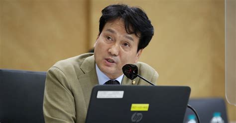 국감 질의하는 안민석 의원