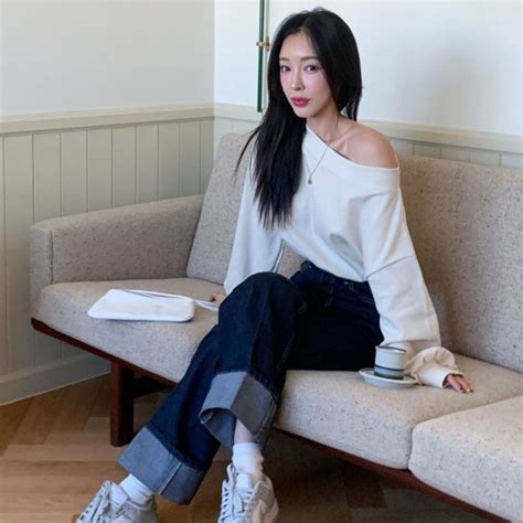 유투미월드 당일 출고 여성 봄 가을 하루디 루즈핏 크롭 오프숄더 맨투맨