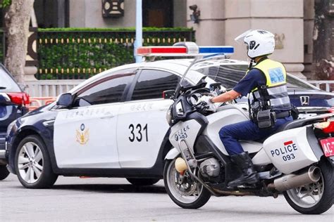 內湖警飛車不是抓歹徒 暖心載忘帶准考證糊塗考生取證應考