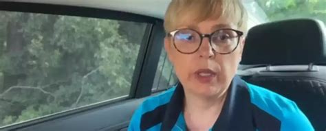 Požareport Predsednica želela izredno stanje ker potem bi ona vladala