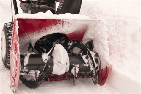 How to Stop Snow from Sticking in Snow Blower? - Best Lawn Mowers & Snow Blowers