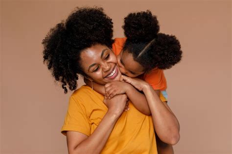 Free Photo Medium Shot Mother And Girl Posing In Studio