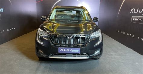 Mahindra Xuv700 Ebony Vs Tata Safari Dark Image Comparison