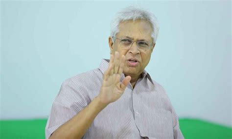 AP Reorganisation Act Vundavalli Flays Centre For Not Keeping Promises