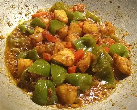 ऐसे बनाएं आलू शिमला मिर्च सबको पसंद आएगी Aloo Shimla Mirch Recipe