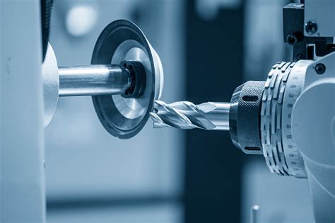 Cnc 프로그램에 의해 기계 제어를 만드는 절삭 공구의 작동 고체에 대한 스톡 사진 및 기타 이미지 고체 Cnc 장치