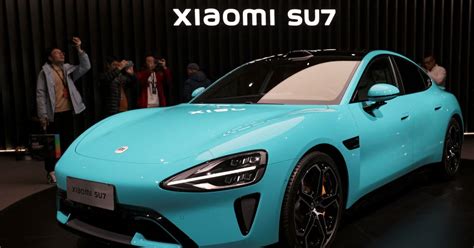 Xiaomi iniciará entregas de seu º carro elétrico e ações disparam