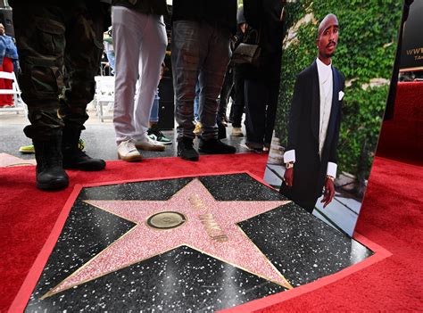 Tué En 1996 Tupac Shakur A Enfin Eu Son étoile à Hollywood Lessentiel