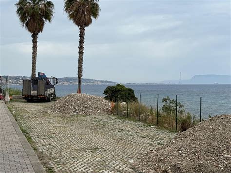 Messina Parcheggi Litoranea Nord Finalmente Ruspe In Azione A