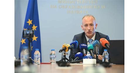 Просветният закон мина на първо четене в комисия приеха часа по религии и забрана за мобилни