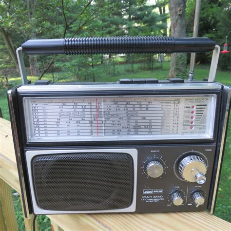 An Old Fashioned Radio Sitting On Top Of A Wooden Table In Front Of