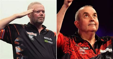 Phil Taylor Helping Raymond Van Barneveld During Dream Run At Grand
