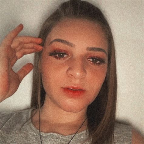 Leticia Emanuelle Youtube