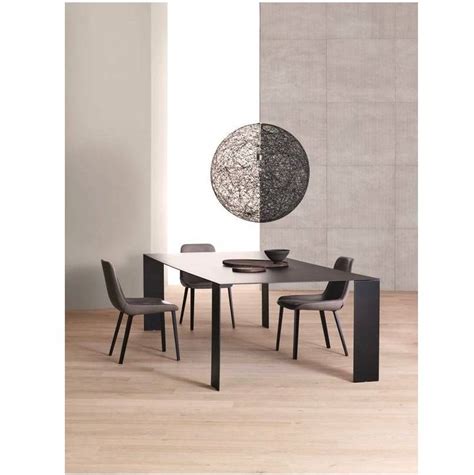 Exilis Dining Table Bello Spazio