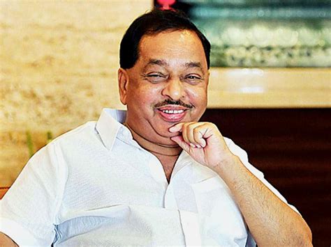 Narayan Rane On Shivsena एका हातात गम अन् दुसऱ्या हातात पोस्टर घेऊन
