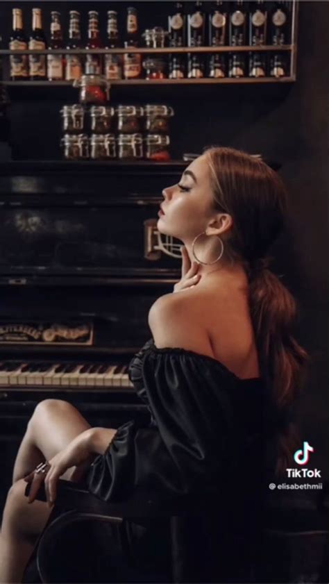 Пин на доске Instagram Inspo Фотосессия Читающая девочка Кофейная