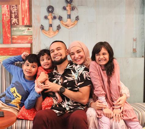 10 Potret Keluarga Teuku Wisnu Liburan Ke Bali Seru