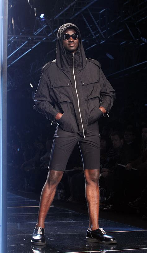 최철용 패션쇼 흑인모델의 자연스러운 포즈 아주경제