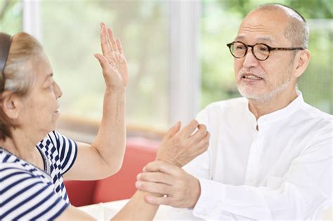 お笑い芸人・ハウス加賀谷さんの父が爆音でポルノ鑑賞し母ブチギレ激怒か 連載jp