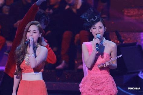 图文：tvb劲歌金曲颁奖礼 Twins领奖影音娱乐新浪网
