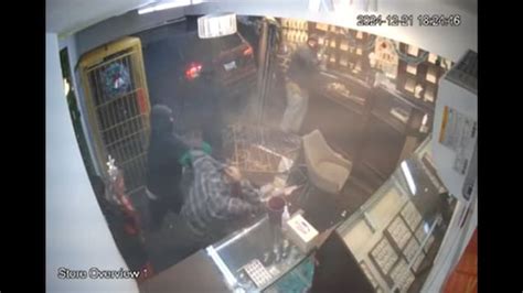 Owner Of Montreal Jewelry Store Fights Back After Thieves Crash Car