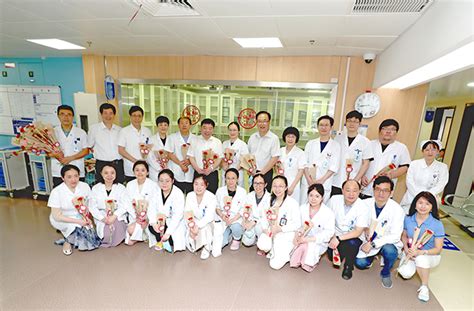 省医师协会会长陈卫昌一行来院慰问医师代表南通大学附属医院 AFFILIATED HOSPITAL OF NANTONG UNIVERSITY