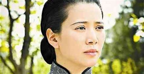 48岁袁咏仪晒素颜自拍，白发明显神情疲惫，意外曝光海景别墅腾讯新闻