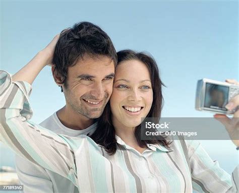 몇 중인 애정이 어린 야외 20 24세에 대한 스톡 사진 및 기타 이미지 20 24세 25 29세 2명 Istock