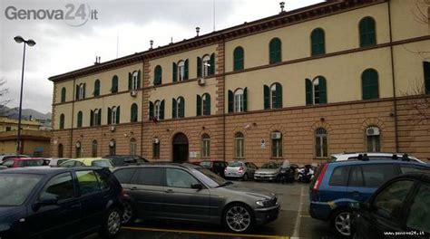 Aggressione Nel Carcere Di Marassi Detenuto Ferisce Poliziotti Con La