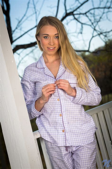 Kali Renee Plays With Sex Toy On The Porch 14 Photos