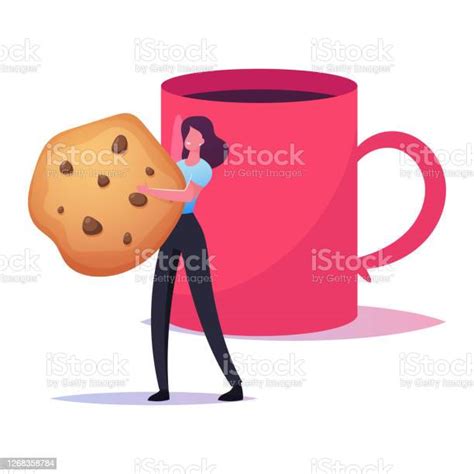 작은 여성 캐릭터는 뜨거운 음료와 함께 거대한 컵에서 쿠키를 수행합니다 커피 한 잔과 함께 휴식을 취하는 여성 카페 방문 쿠키에