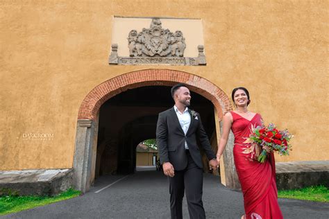 ඒ දෙන්නගේ ආදරේ බලන්නකෝ මෑතකදී විවාහ වුණු ක්‍රිකට් ක්‍රීඩක චරිත්