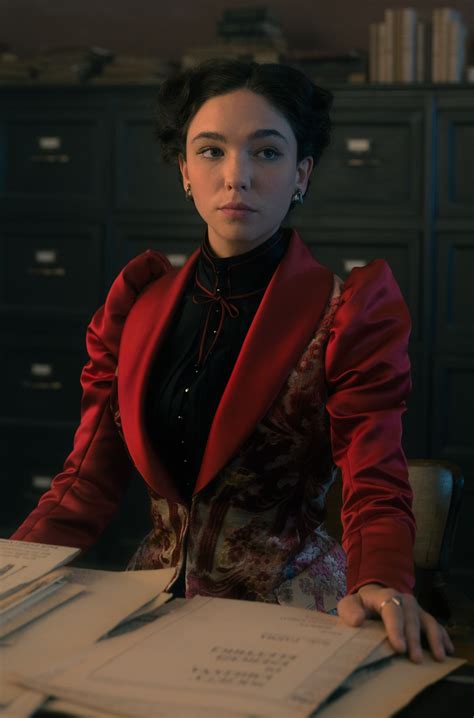 Lo Mejor De La Serie Y El Vesturios De La Ley De Lidia Pöet Vogue México