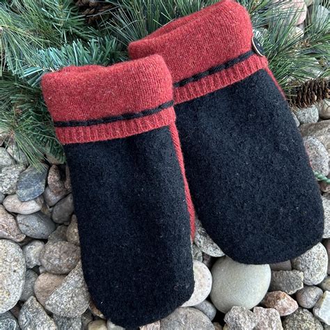 Wool Mitten Rustic Graphics