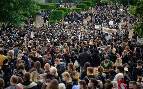 Proteste Gegen Rassismus Tausende Demonstrieren Bundesweit Gegen