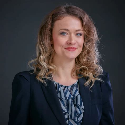 Dominika Colver Waves Group Cape