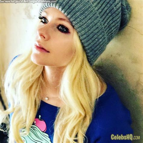 Exclusive Avril Lavigne Instagram Wallpaper See Inside