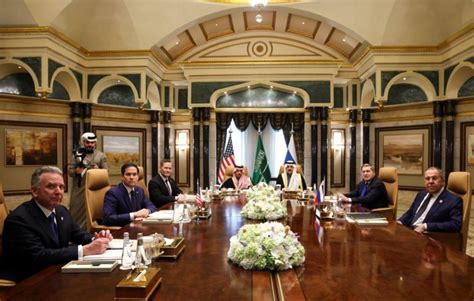 Лавров назвал новый баланс сил темой переговоров РФ и США в Эр Рияде
