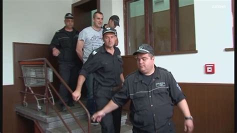 Бивш полицай с доживотна присъда за убийството на родителите си се