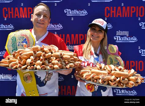 Photo By Ndzstar Maxipx 2022 7422 Joey Chestnut And Miki Sudo At