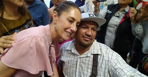 Simpatizantes De Claudia Sheinbaum Abarrotan Aeropuerto De Zihuatanejo