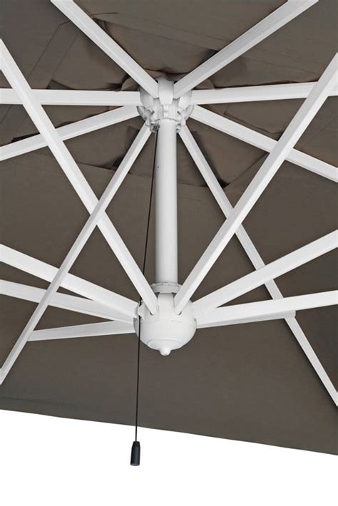 Ombrellone Con Braccio In Alluminio Verniciato IDFdesign